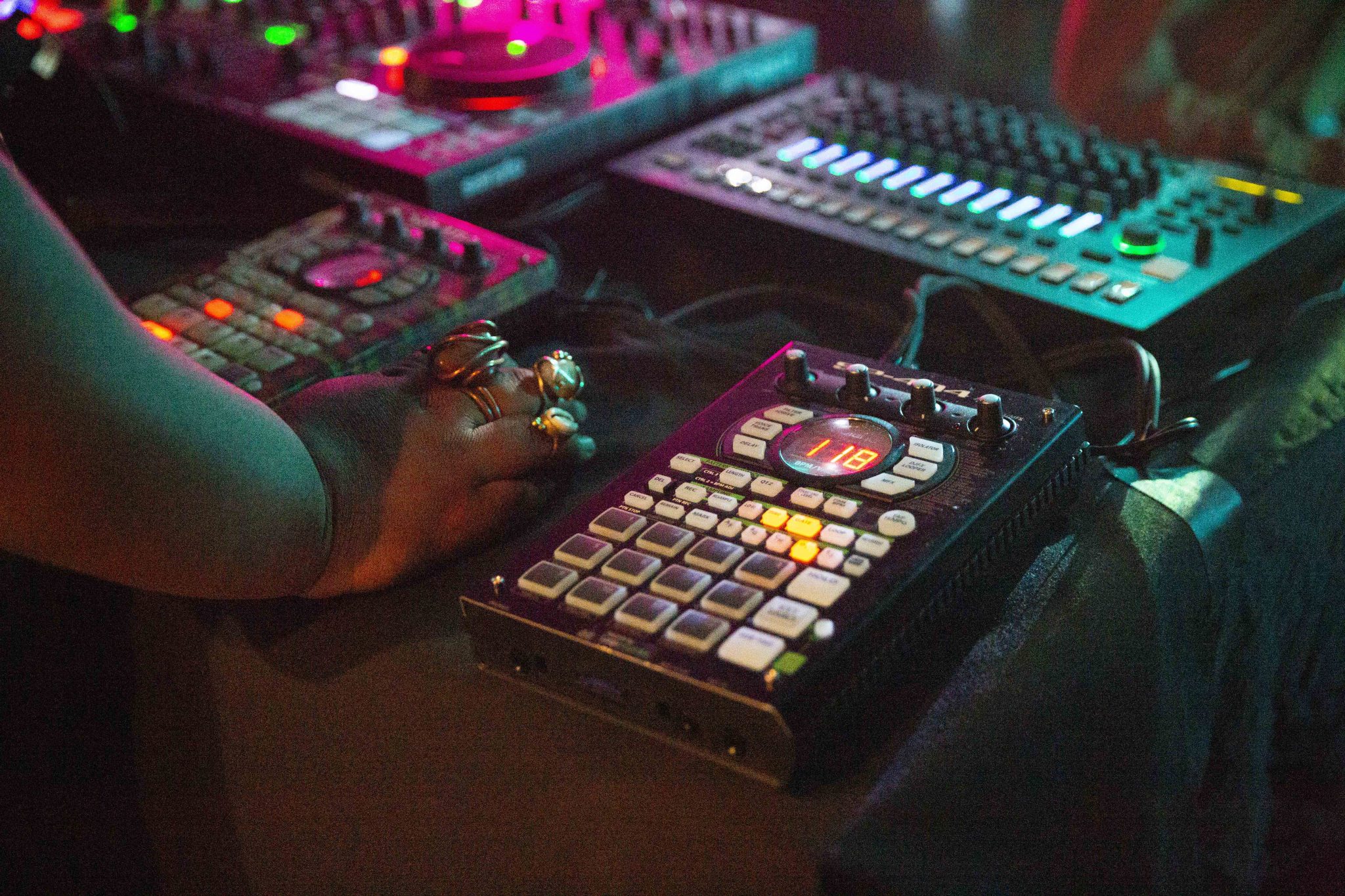 SP-404: DJFX LOOPER and How to Use It - Roland Articles